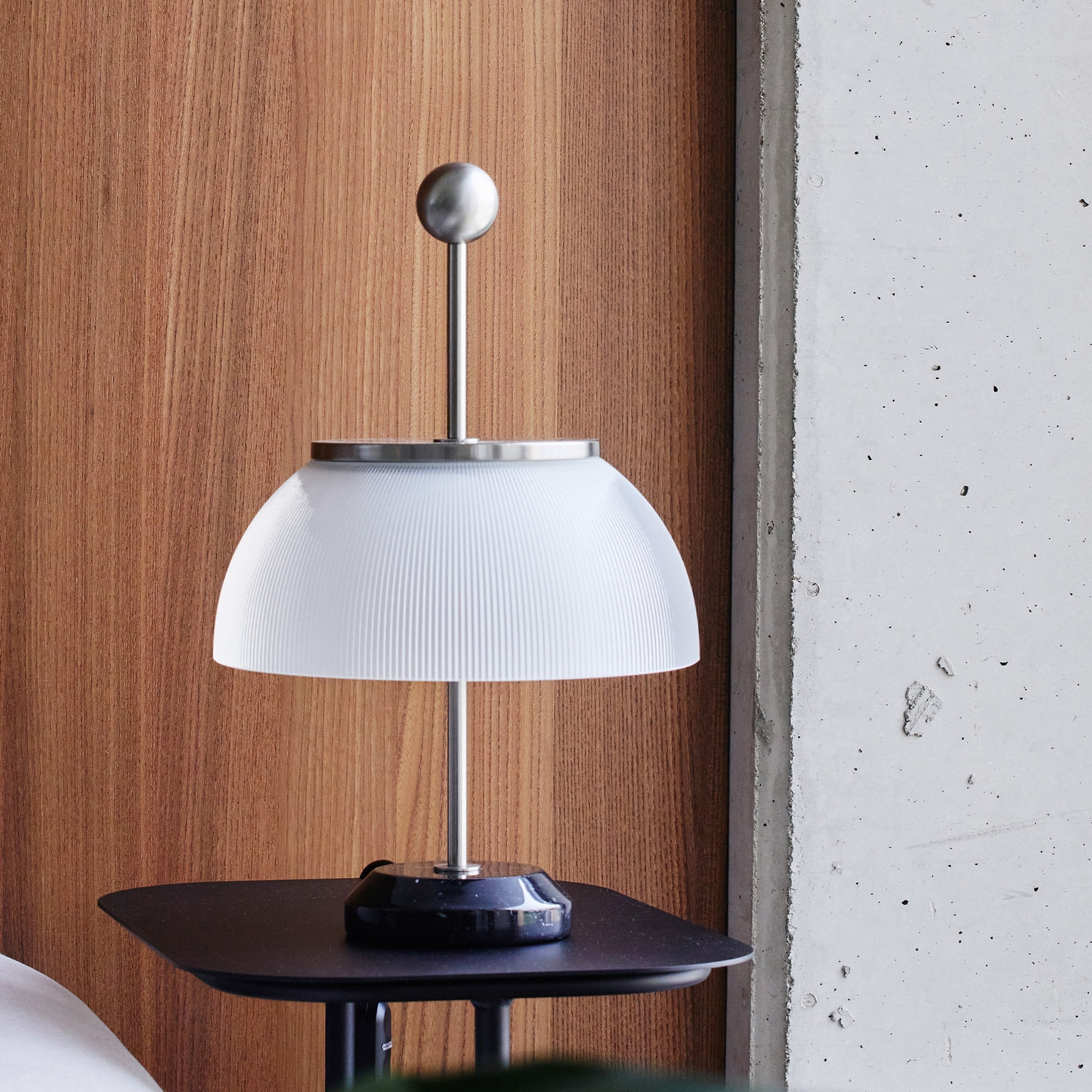 Artemide Alfa Table Lamp